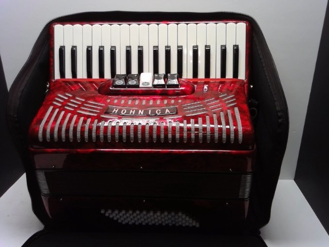Hohnica 1304-RED Piano Accordion | Big C Pawn
